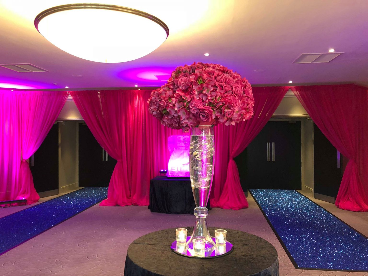 8 Event Decor Ideas For A Cabaret Theme Party - Eventologists