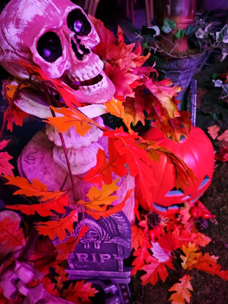 25 Marvellously Spooky Halloween Party Ideas - Eventologists