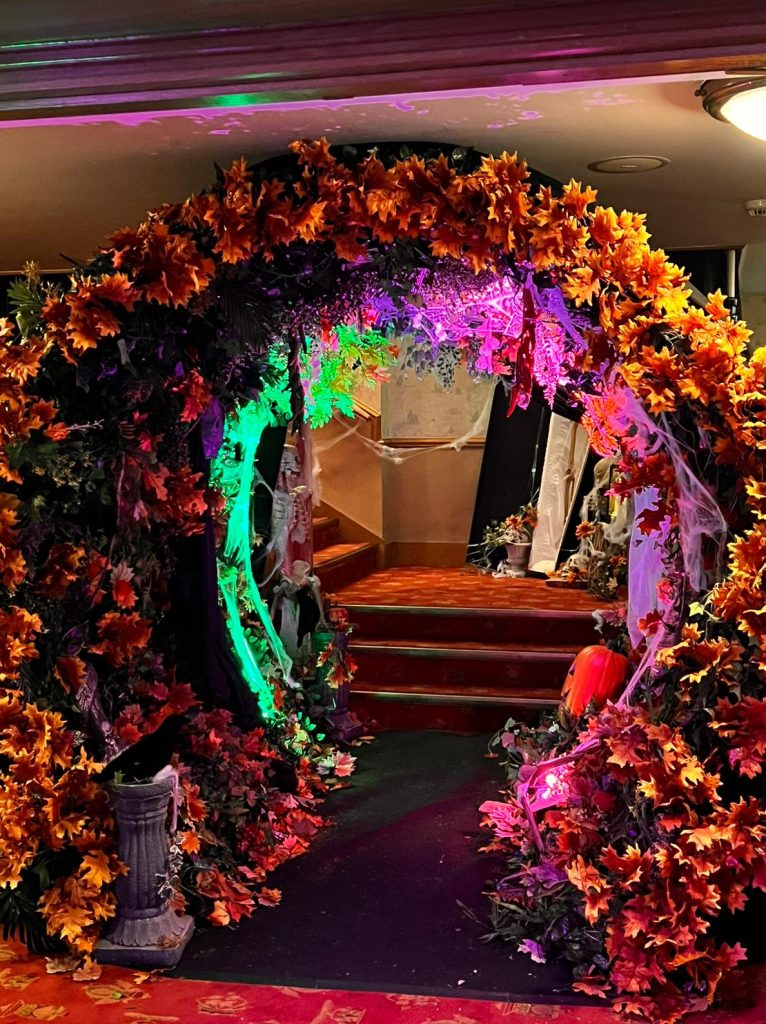 25 Marvellously Spooky Halloween Party Ideas - Eventologists