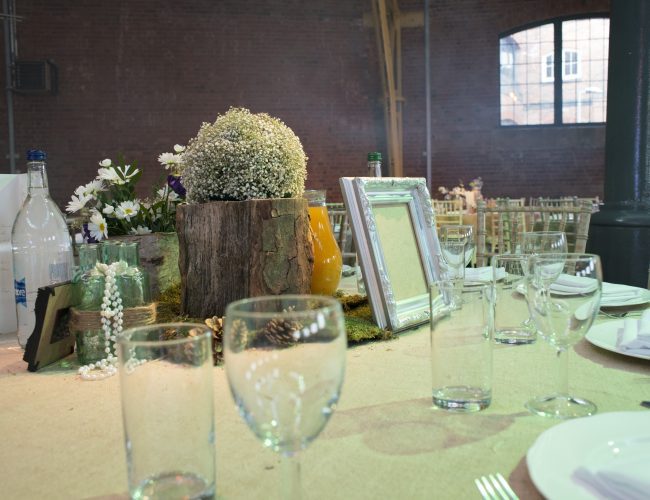 Log Rustic Table Centre - Eventologists