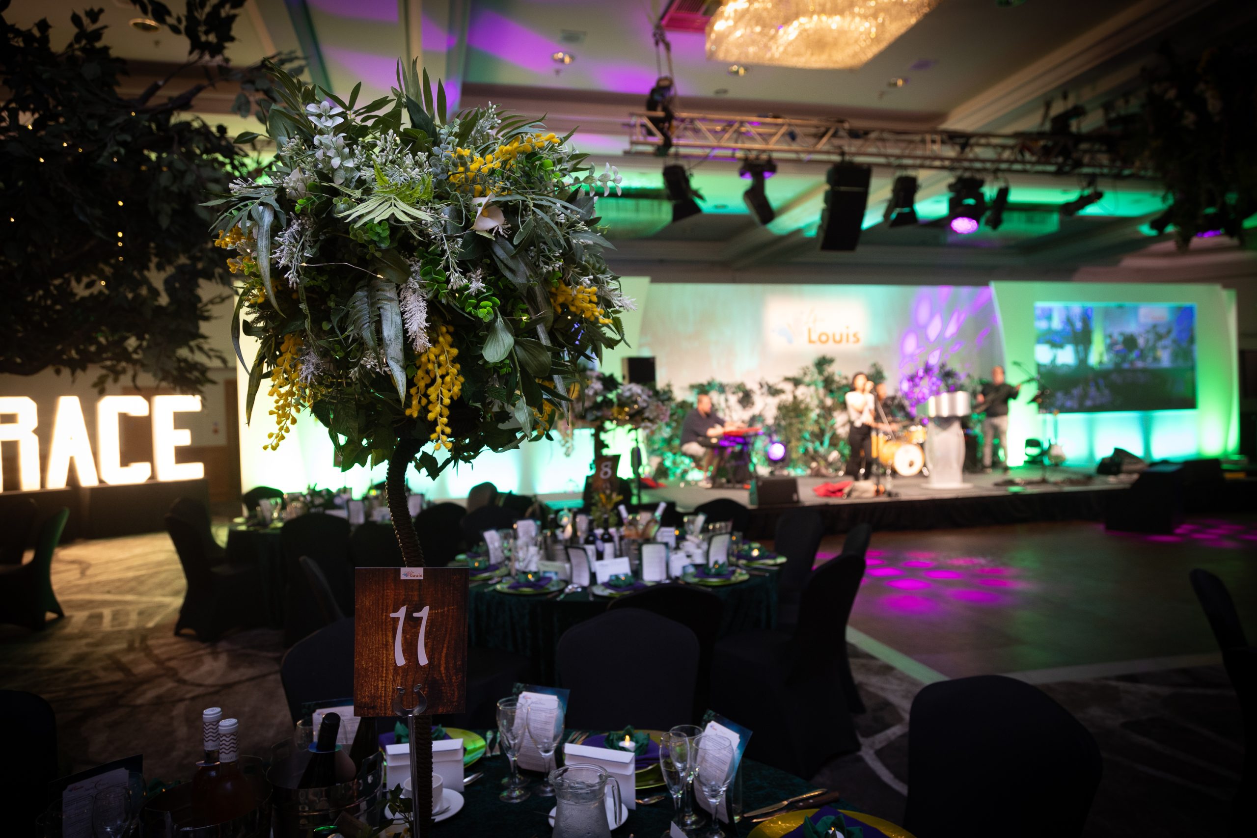 Enchanted Foliage Ball Stand Table Centre - Eventologists