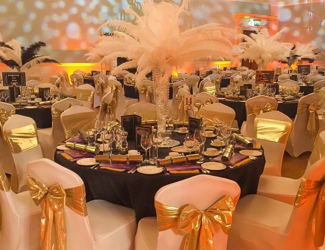 White Glam Feather Table Centre - Eventologists