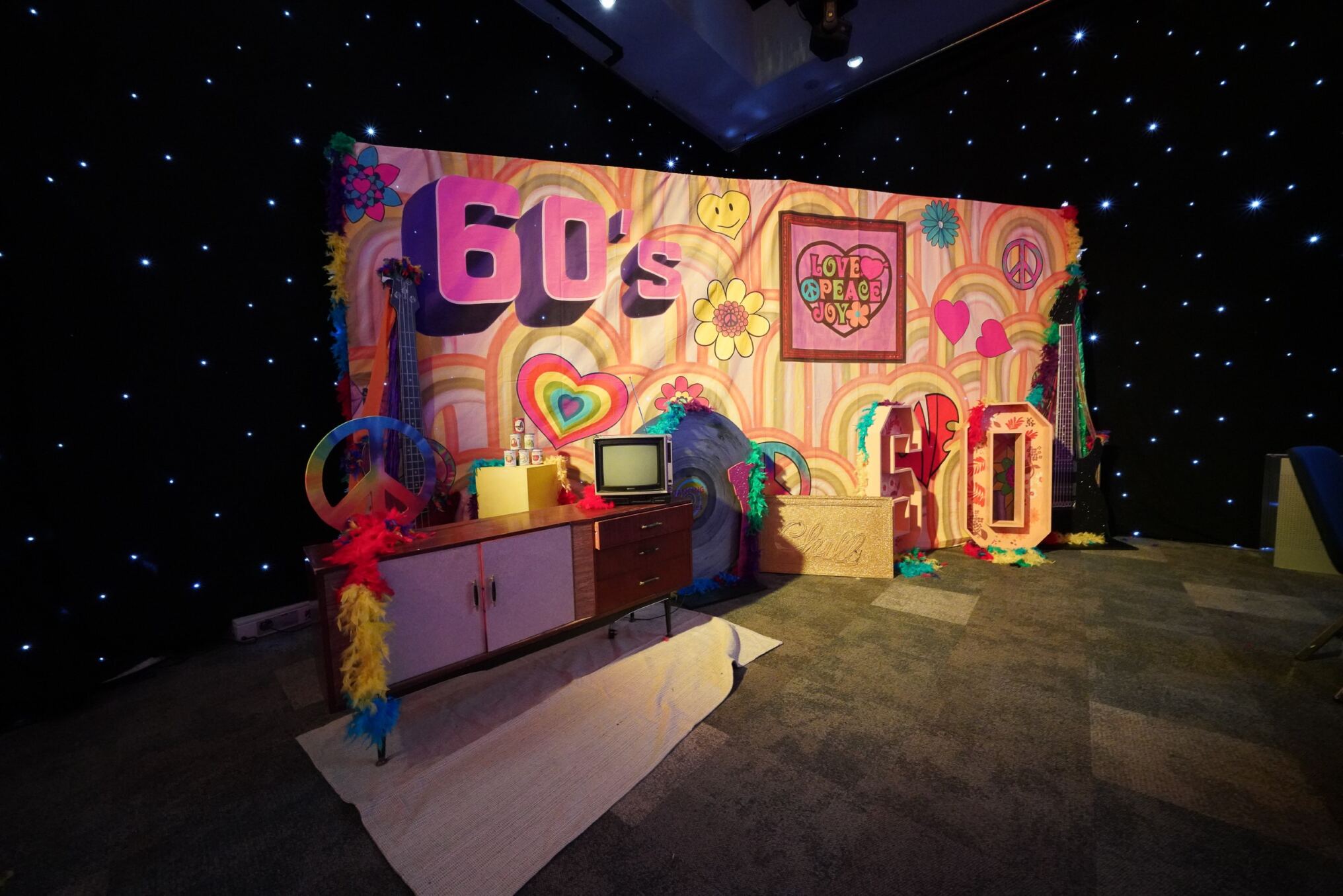 10 Tips on How to Throw a 60s Theme Event - Eventologists