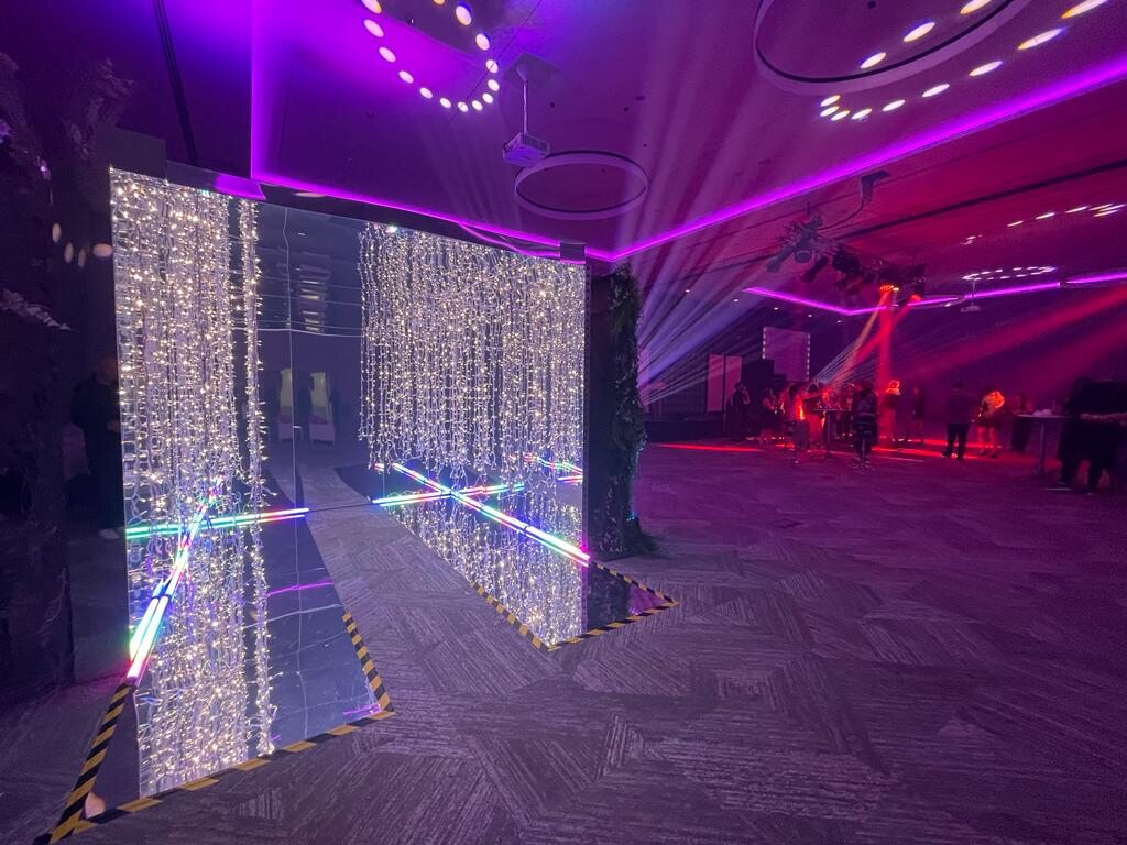 Glitz and Glam Party Theme | Eventologists