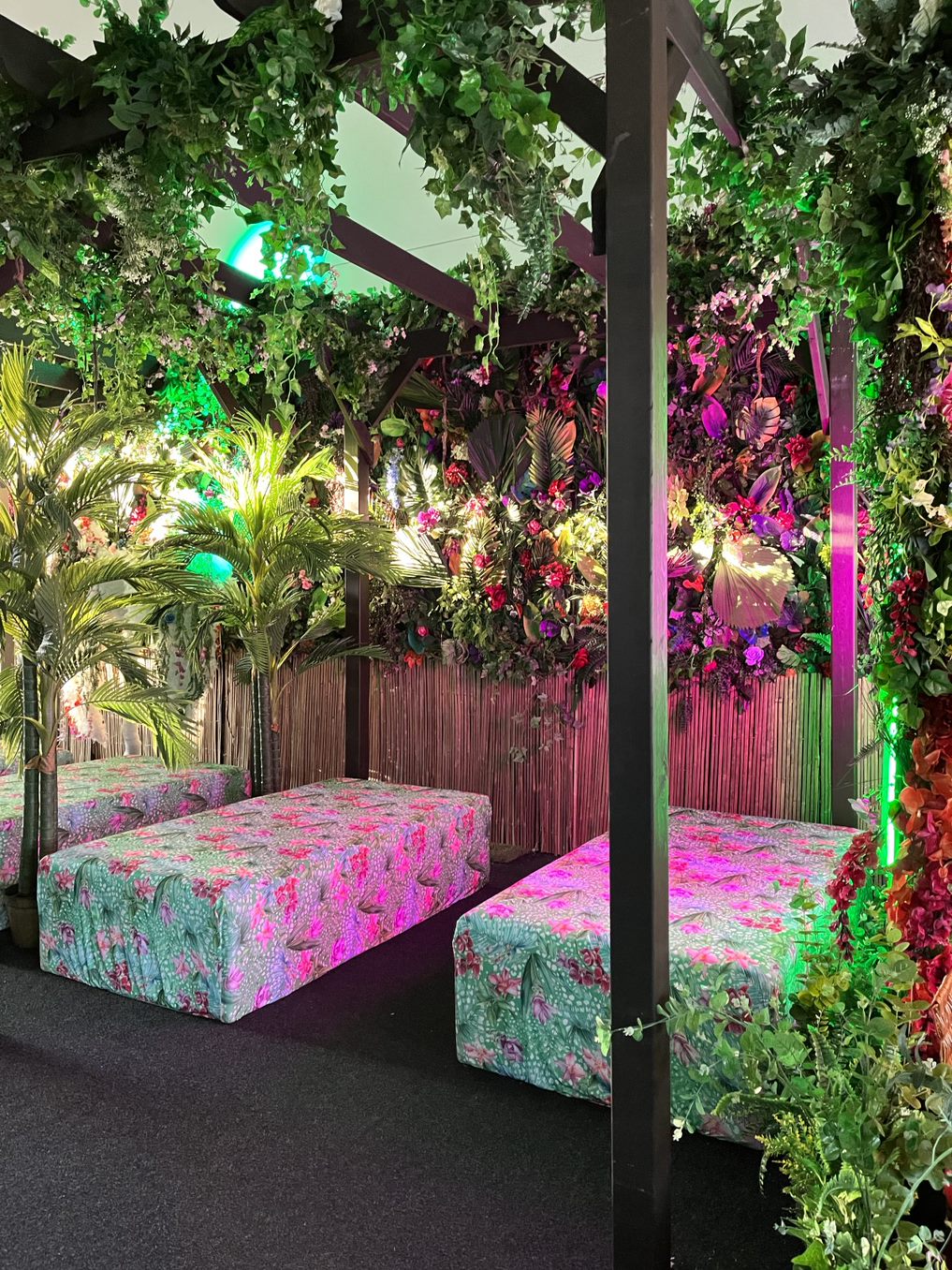 Neon Jungle Theme | Eventologists