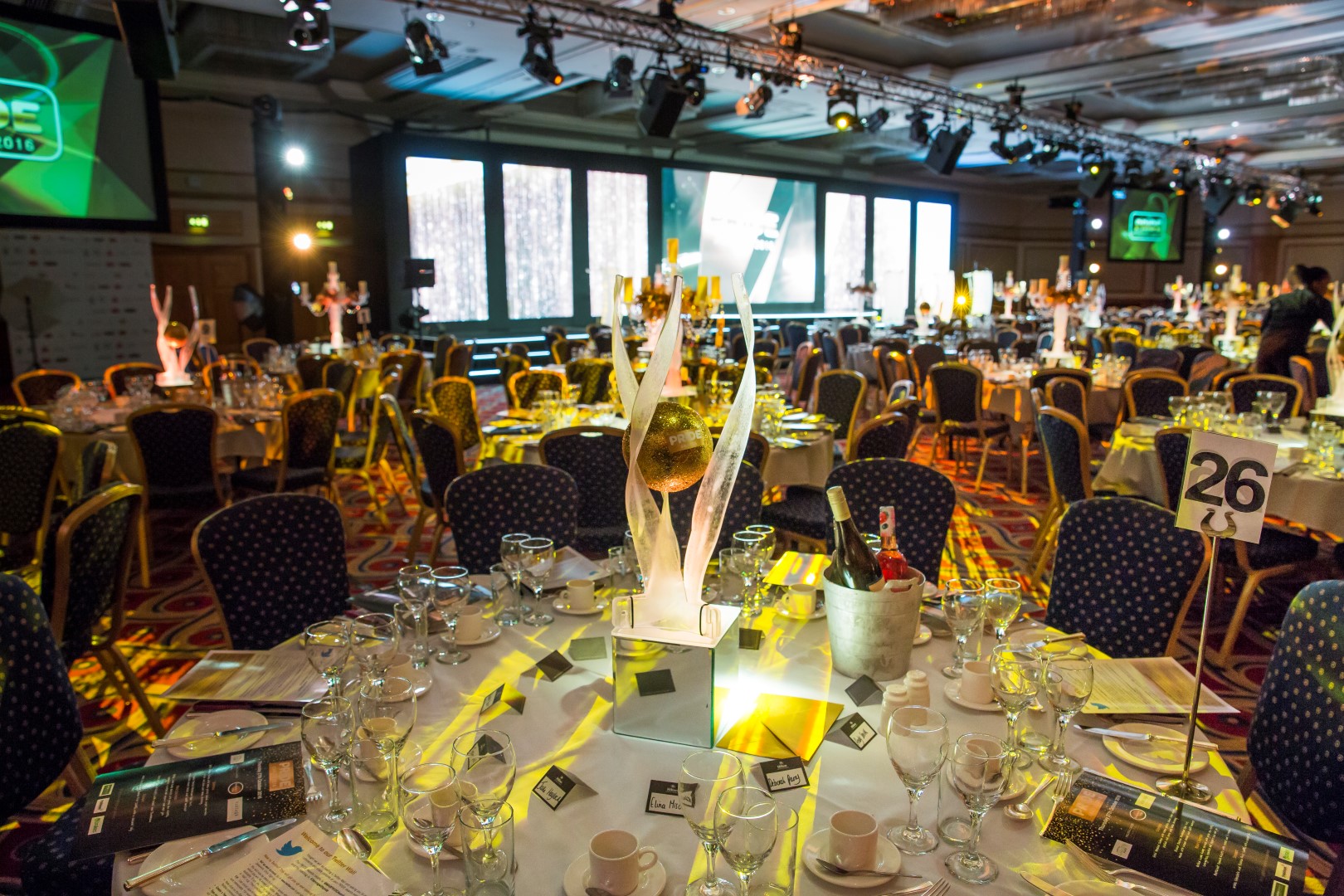 Light Up Curl Ball Table Centre - Eventologists